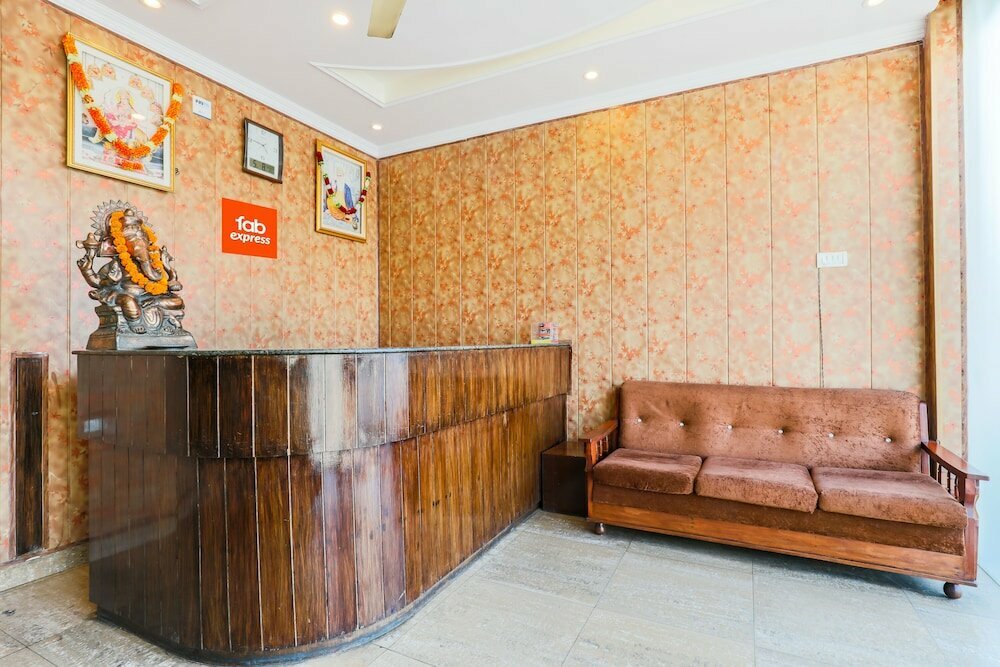Otel FabExpress Sunder Residency, Dehradun, foto