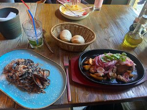 Kafe-karaoke-bar Solo (prospekt Karla Marksa No:42Б), kafe  Kamensk‑Şahtinski'den