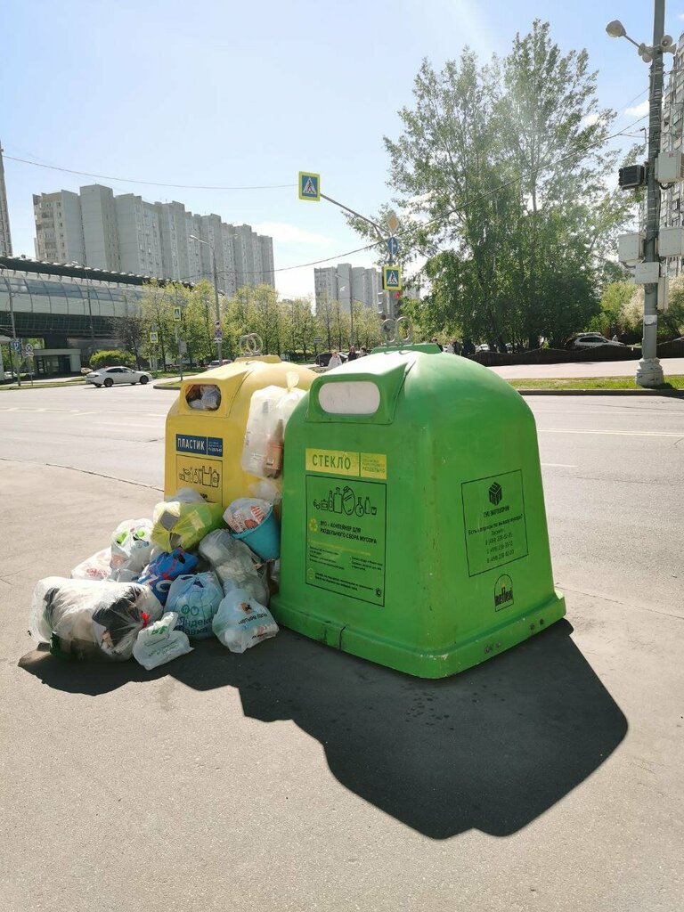 Ayrı çöp toplama noktası Экотехпром, Moskova, foto