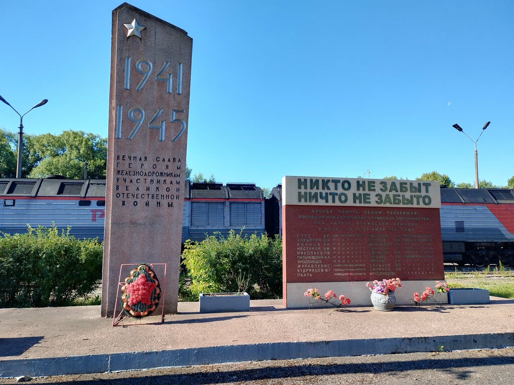 Teknoloji anıtı Памятник паровозу Л-1846, Velikie Luky, foto