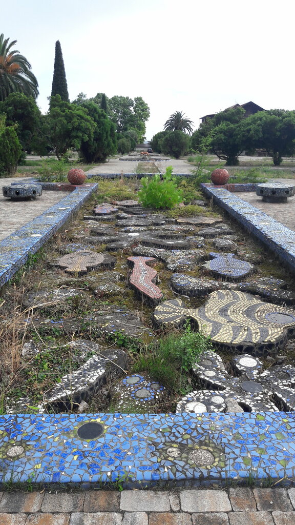 Çeşme Fountain, Gagra, foto