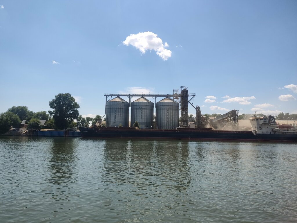Silo Filial Bagayevskoye KhPF Agroprom-Impeks, Rostovskaya oblastı, foto