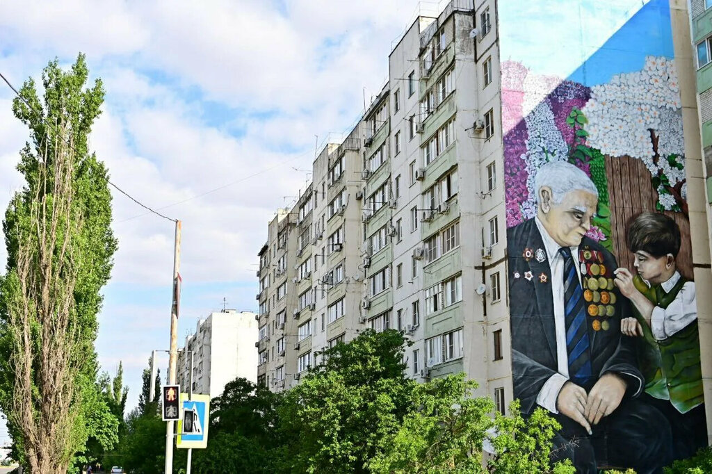 Sokak sanatı Связь поколений, Budennovsk, foto