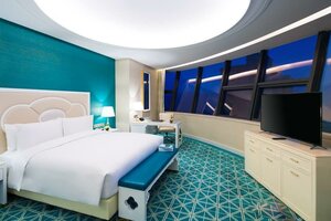 Howard Johnson Plaza by Wyndham Ningbo (177 Nanshan Road), otel  Ningbo'dan