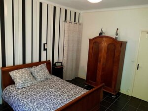 Chambres d'hôtes La Demeure Aux Pins (Occitanie, Hautes-Pyrénées, Arrondissement d'Argelès-Gazost, Lourdes, Avenue Jean Moulin), otel  Lourdes'dan