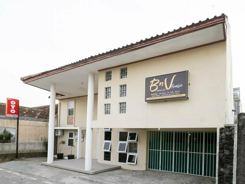 Otel Oyo 2173 Bnv House Babarsari, Dünya, foto