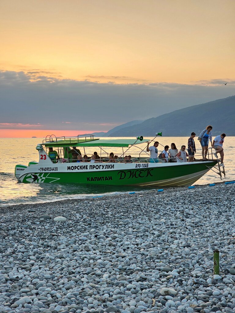 Geziler Captain Jack, Gagra, foto
