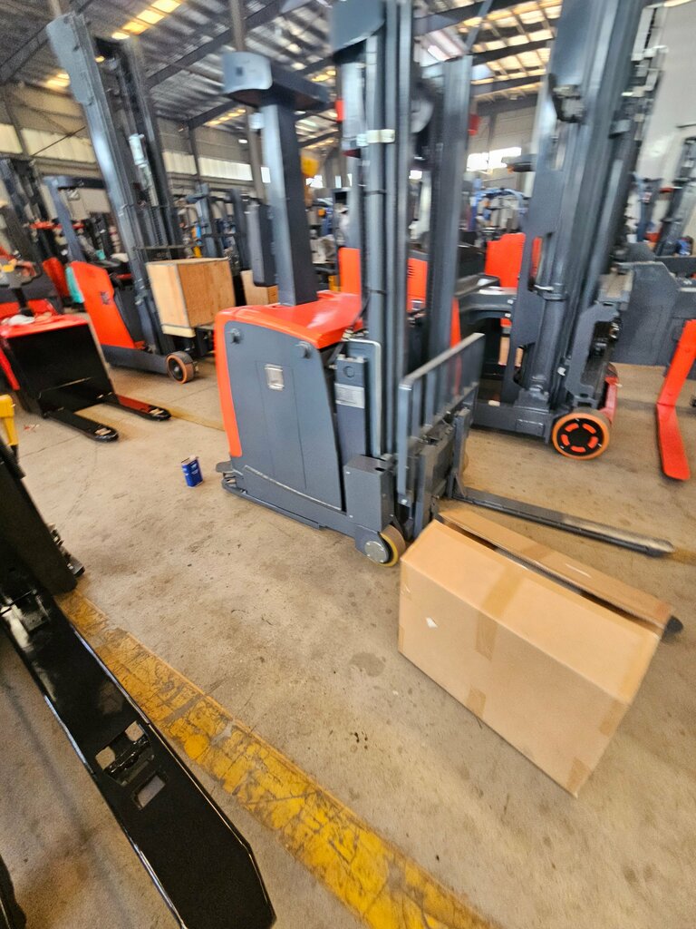 Depo ekipmanları Universal SpecService, Naberejniye Çelny (Yar Çallı), foto