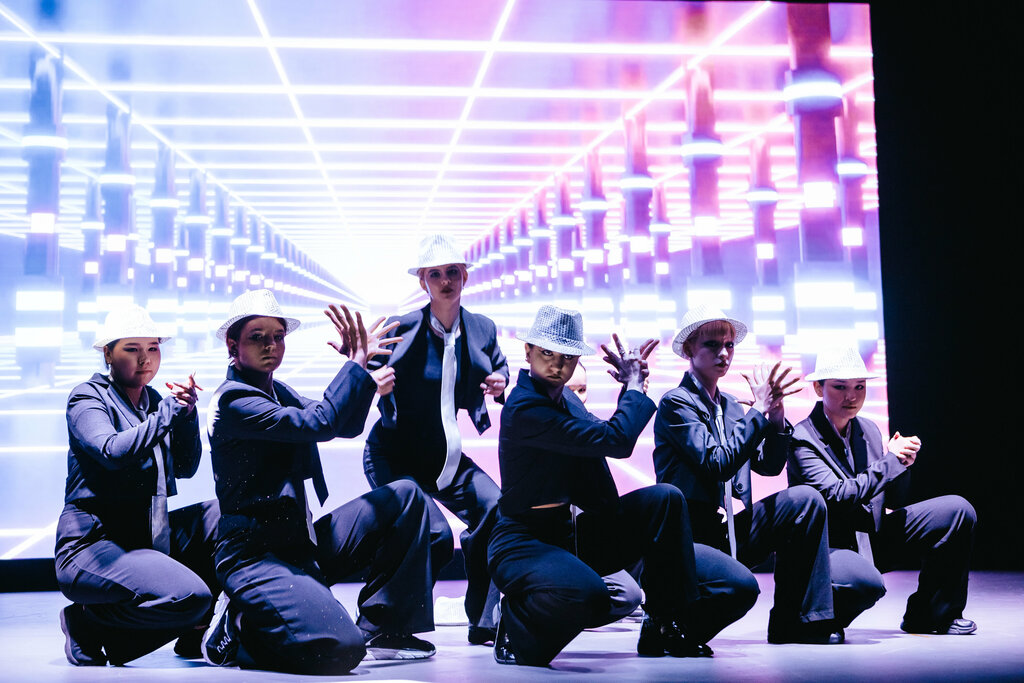 Dans okulları Family Dance, Orenburg, foto