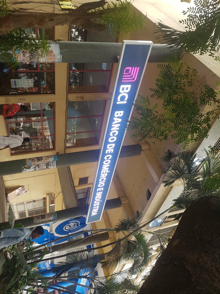 Banka Banco de Comércio e Indústria, Loanda, foto