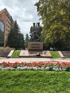 To Kazakhstani soldiers who died in Afghanistan (Almaty, Altyn sharshy), anıt, heykel  Almatı'dan