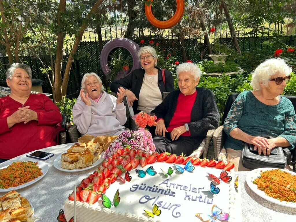 Huzurevi, bakımevi Suadiye Huzurevi İdealtepe Şubesi, İstanbul, foto
