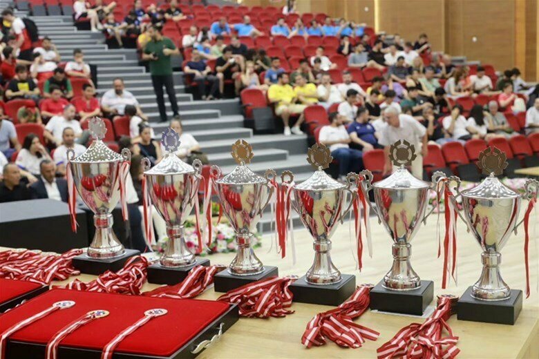 Fitness kulüpleri Vali Recep Yazıcıoglu Spor Salonu, Denizli, foto