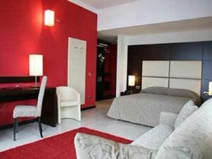 Hotel Estée (Desenzano del Garda Via T Dal Molin 33), otel
