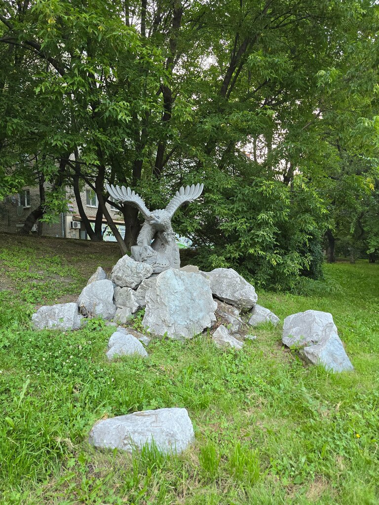Park, sokak heykeli Орёл, Nahodka, foto