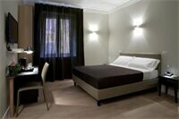Residence Regola (Piazza della trinita' dei Pellegrini No:13), otel  Roma'dan