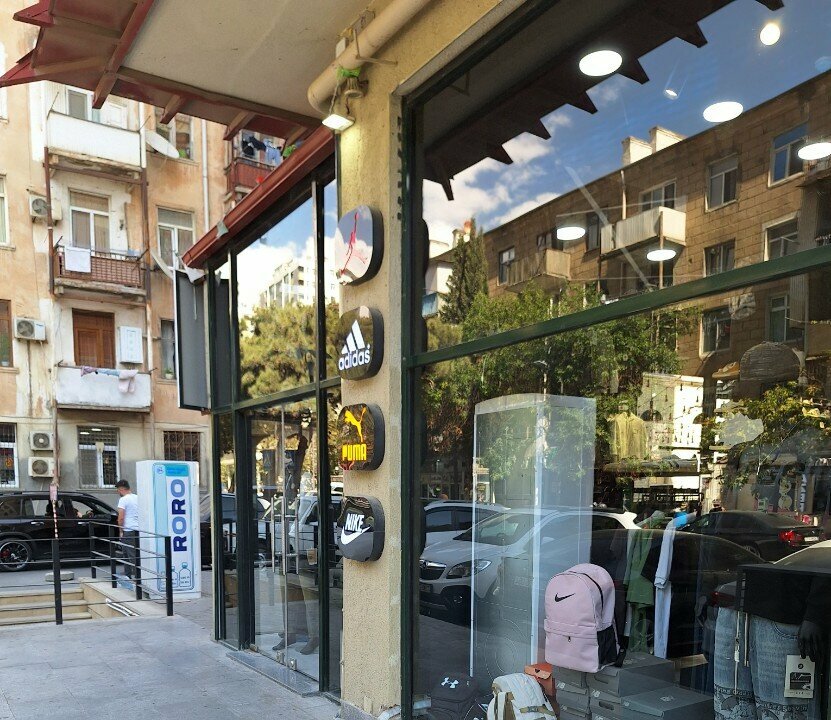 Ayakkabı mağazaları Kross Baku, Bakü, foto