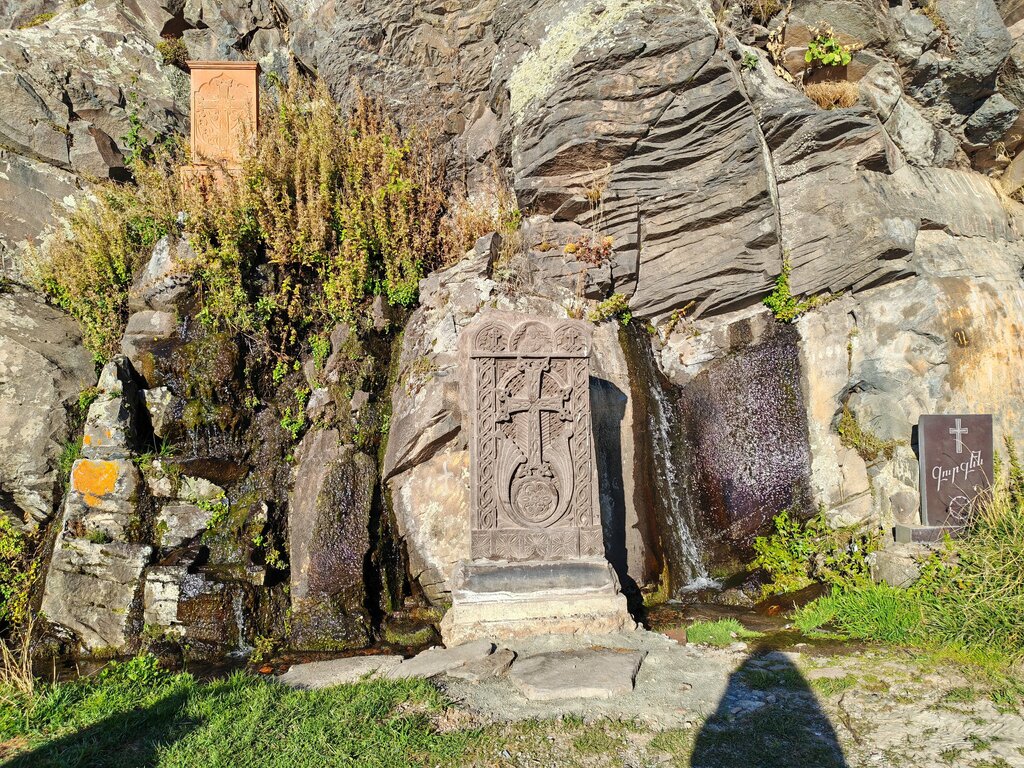 Şapel, haç anıtı Սուրբ Հովհաննես մատուռ, Şirak, foto
