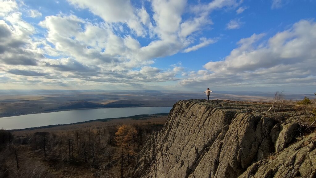 Dağ zirvesi Гора Караташмас 987 м, Başkurdistan, foto