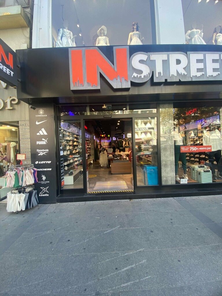 Ayakkabı mağazaları İn Street, İstanbul, foto