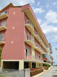 Santa Barbara Hotel & Apartments (Emilia-Romagna, Rimini, Bellaria-Igea Marina, Via Agordat, 8), otel  Bellaria – Igea Marina'dan