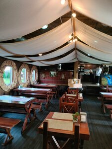Lad’ya (ulitsa Morskaya Naberezhnaya No:9, posyolok gorodskogo tipa Yantarny), kafe  Kaliningradskaya oblastından
