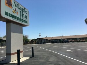 Maple Inn & Suites (California, Merced County, Los Banos), otel  Los Banos'tan
