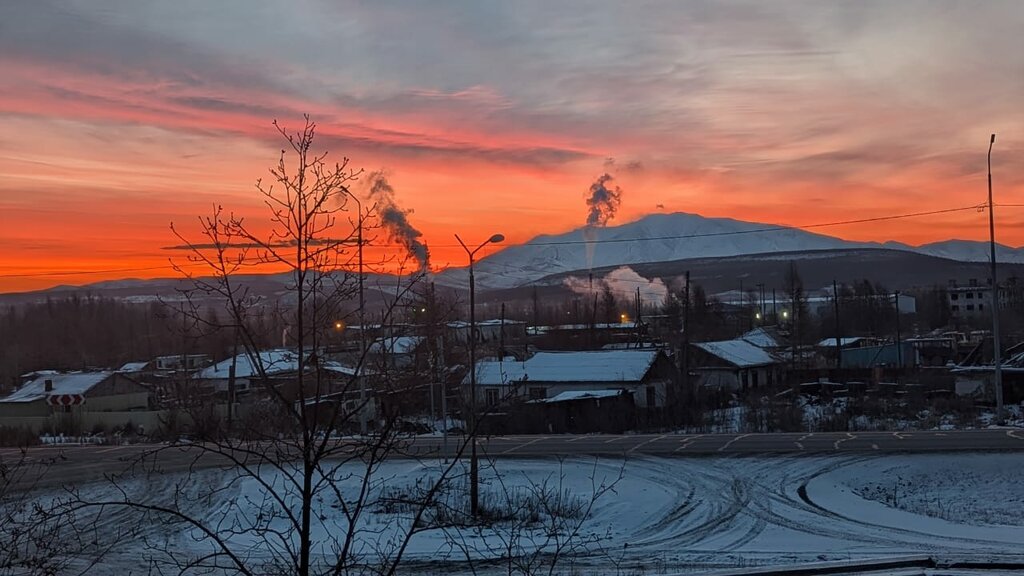 Dağ zirvesi Гора Морджет 2127 метров, Magadan Bölgesi, foto