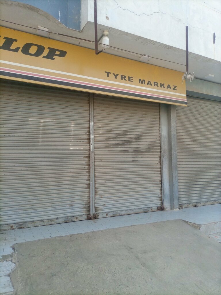 Otomobil servisi Tyre Markaz, Karaçi, foto
