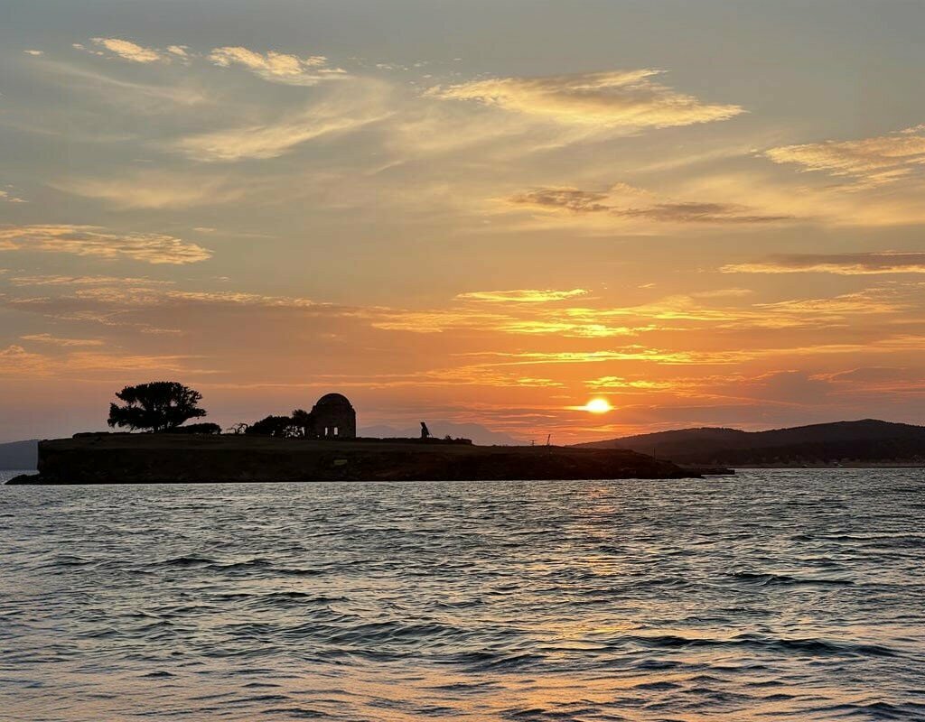 Turistik yerler St. Tuka Yunan Ortodoks Kilisesi, Ayvalık, foto