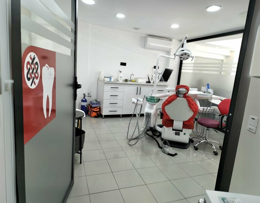 Özel ağız ve diş sağlığı klinikleri ve muayenehaneleri Diş Hekimi Samet Akdağ, Biga, foto