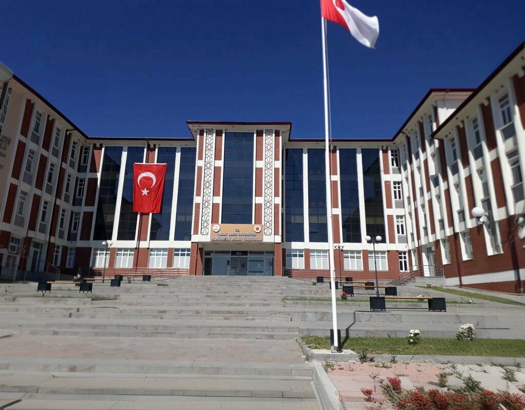 Meslek yüksekokulu Bozok Üniversitesi Akdağmadeni Meslek Yüksek Okulu, Akdağmadeni, foto