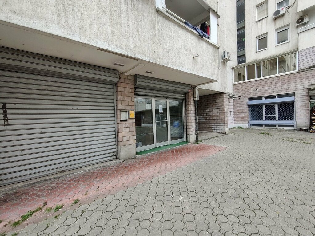 Emlak ofisi Momcilovic 011, Belgrad, foto