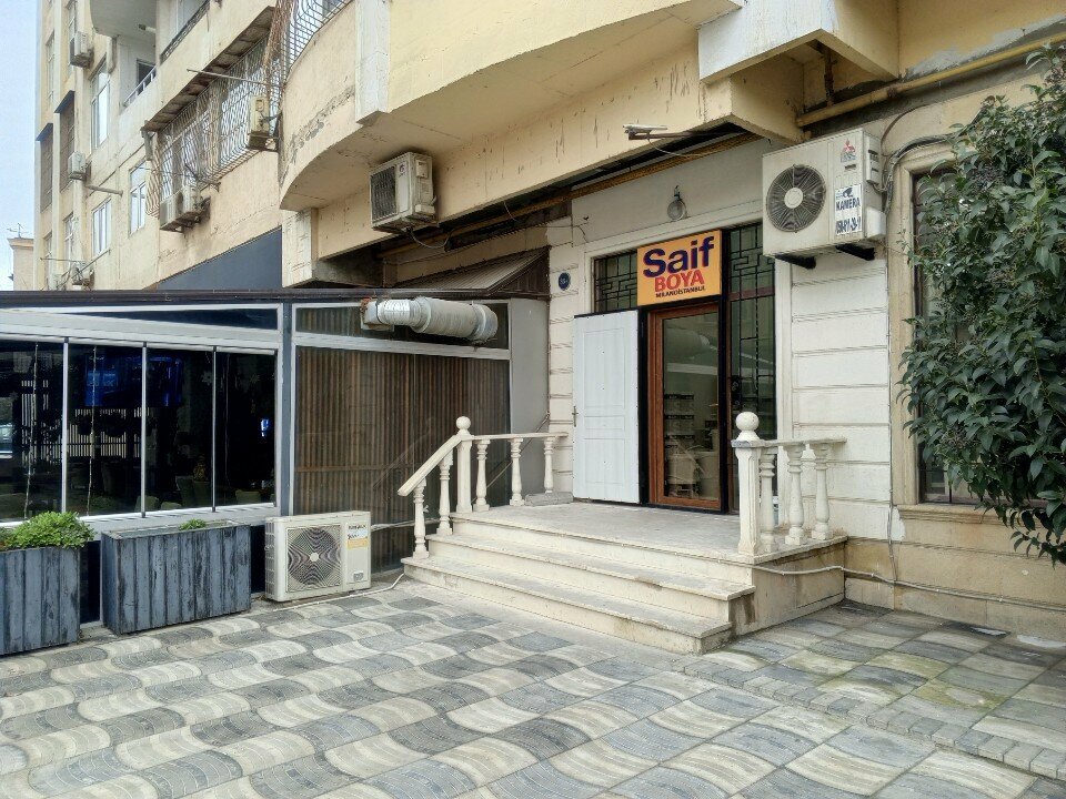 Boya ve cila malzemeleri üretim ve satış yerleri Saif Boya, Bakü, foto