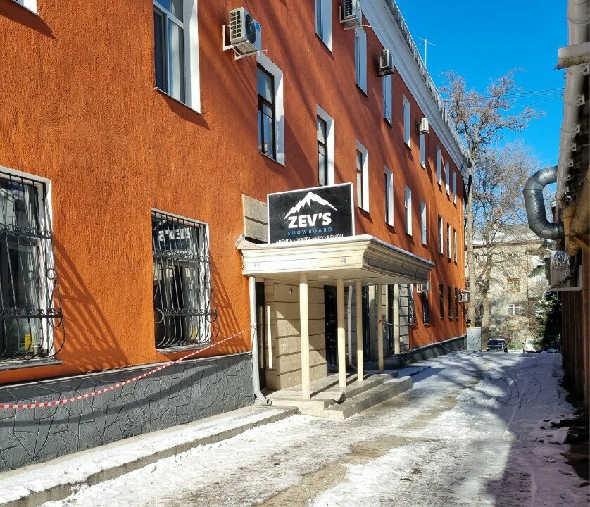 Kiralama noktası Zev's, Almatı, foto