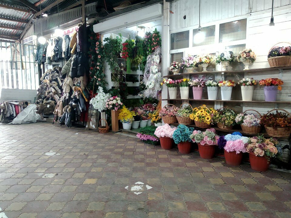 Yapay bitki ve çiçek Магазин искусственных цветов и плетеных корзин, Makhachkala, foto