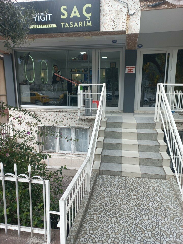 Berberler Burak Yiğit Saç Tasarım, İzmir, foto