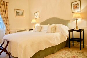 Period Property on Castle Street (Scotland, Edinburgh, North Castle Street), otel  Edinburgh'tan