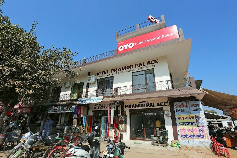 Otel Oyo 23240 Hotel Pramod Palace, , foto