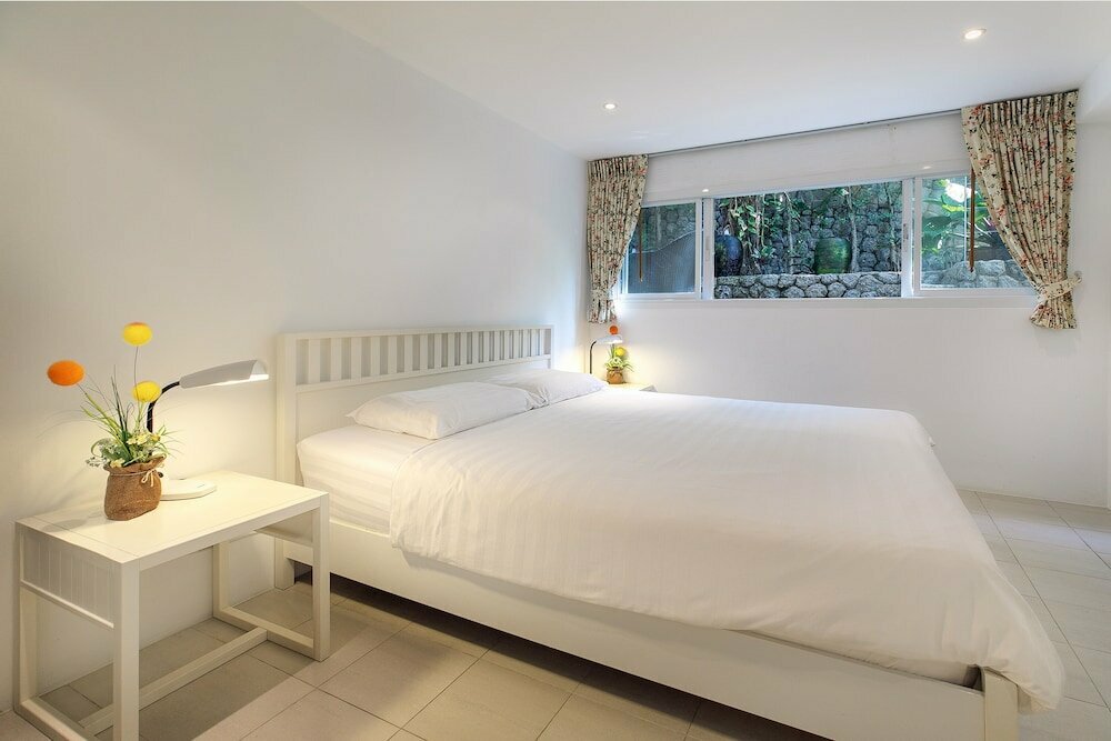 Otel Spacious 5-Bedroom Surin Beach Villa, Phuket Eyaleti, foto