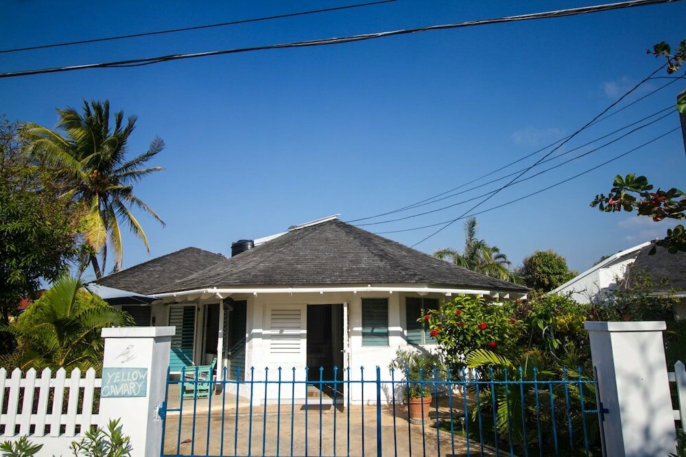 Otel Yellow Canary Beach Villa, Trelawny, foto