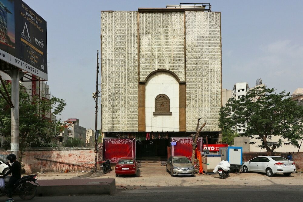 Otel Oyo 8349 Hotel Crown Palace, Uttar Pradeş, foto
