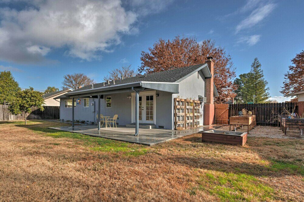 Otel Vibrant Sacramento Home w Yard & Patio!, Sacramento, foto