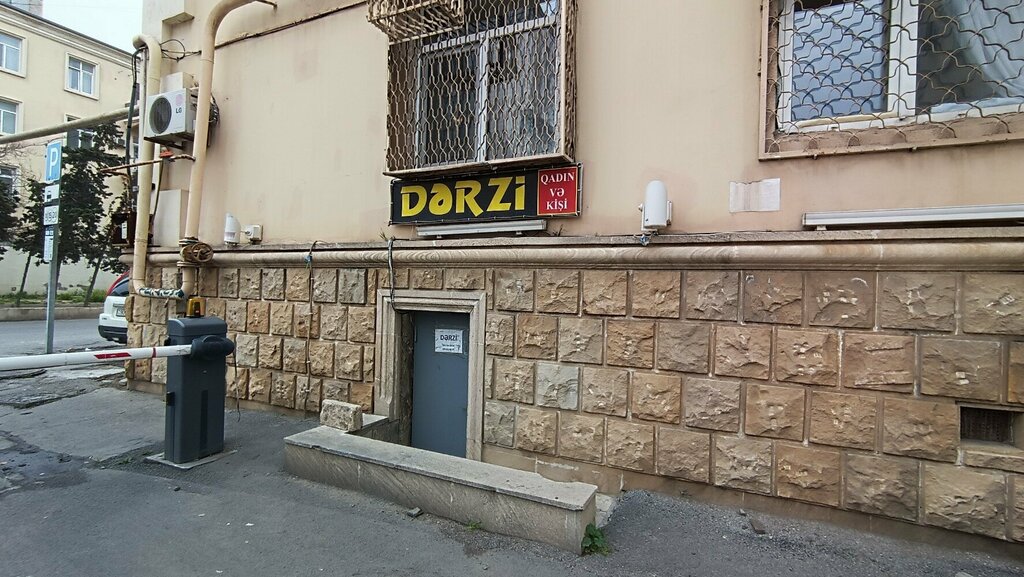 Kıyafet tamiri Dərzi, Bakü, foto