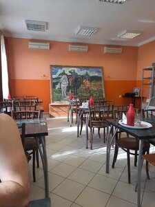 Pelmennaya № 3 (ulitsa Kalinina No:31), kafe  Oziory'den