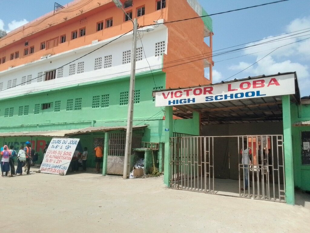 Yüksekokul School Victor Lobad, Abican, foto