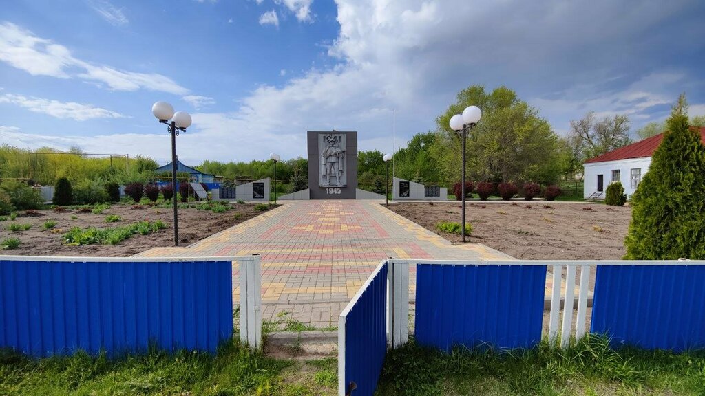 Anıt, heykel Воинам-землякам, погибшим в годы Великой Отечественной войны, Volgogradskaya oblastı, foto