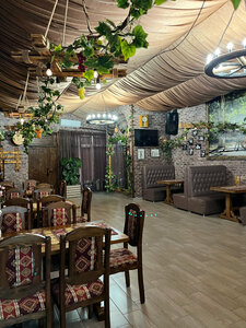 Старый фаэтон (ulitsa Chekhova No:1), kafe  Hadyjensk'ten