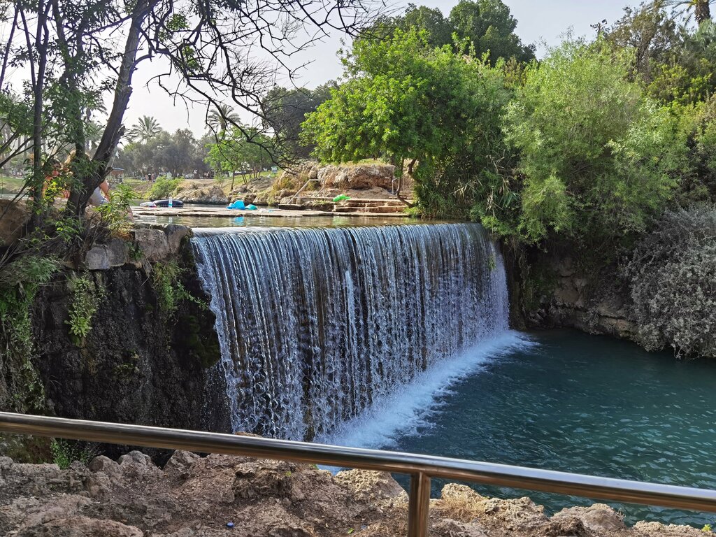 Parklar ve ormanlar Gan Hashlosha National Park, Kuzey, foto