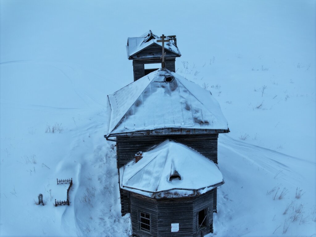 Ortodoks kiliseleri Tserkov Trekh Svyatiteley Velikikh V Kadi, Arhangelskaya oblastı, foto